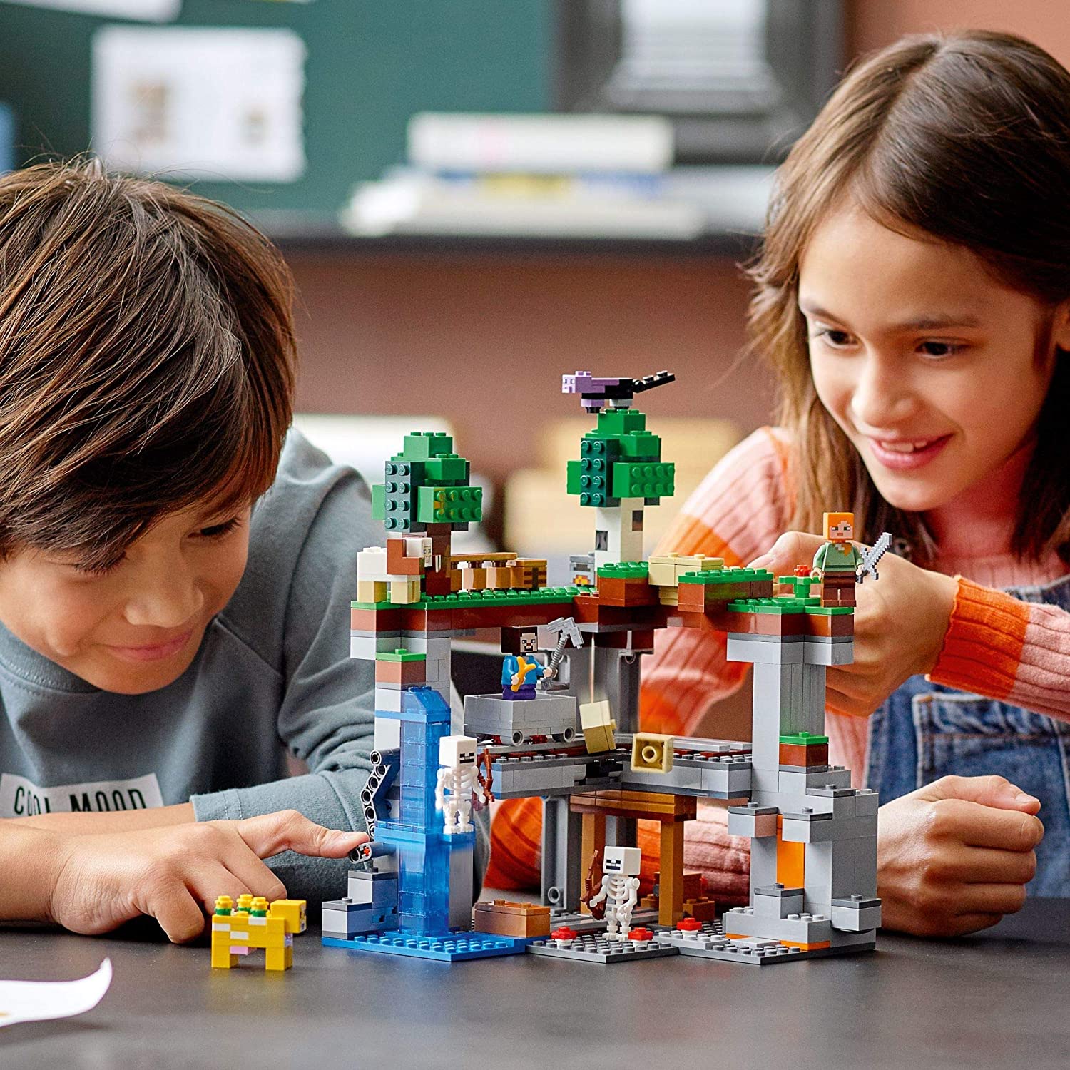 Lego Minecraft A Primeira Aventura 21169 542 Peças - Ri Happy