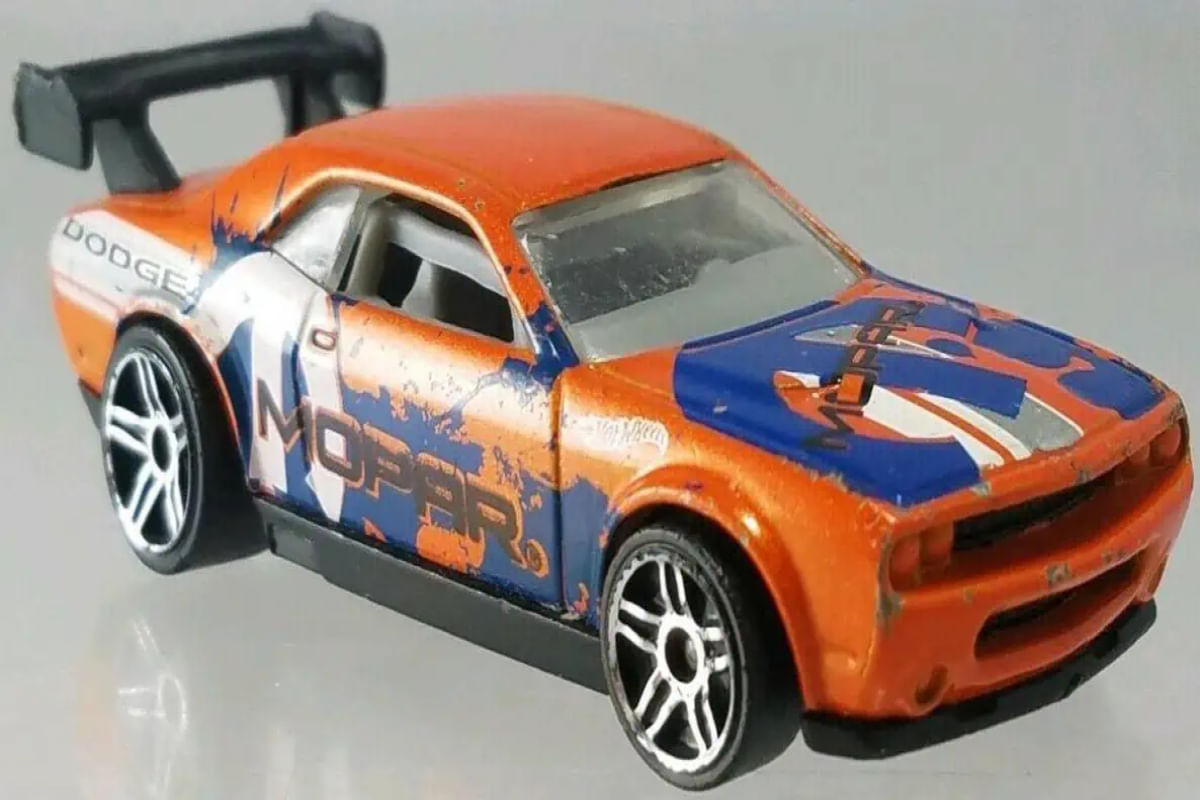 Hot Wheels Code Cars - Dodge Challenger Drift Car